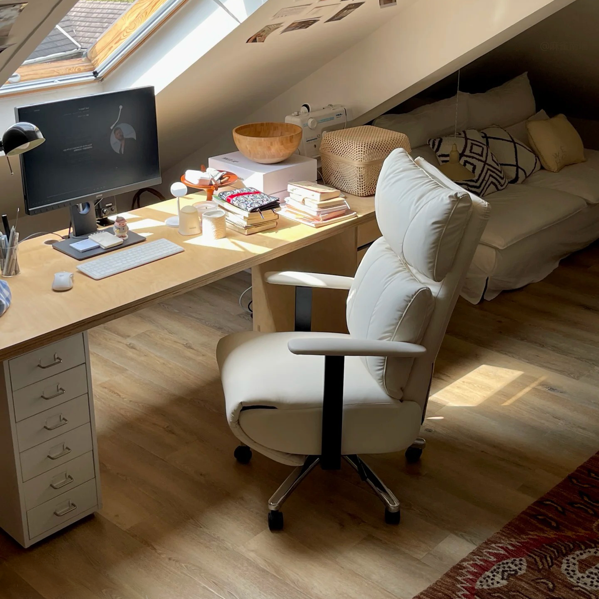 Work Lying Down? Try These Blogger-Approved Setups – OKUP Furniture